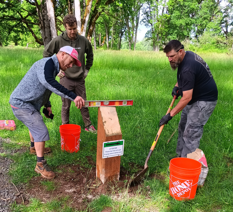 Champoeg Weekend Work Party · Disc Golf Scene